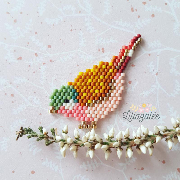 DIY tissage brick stitch motif oiseau en perles Miyuki