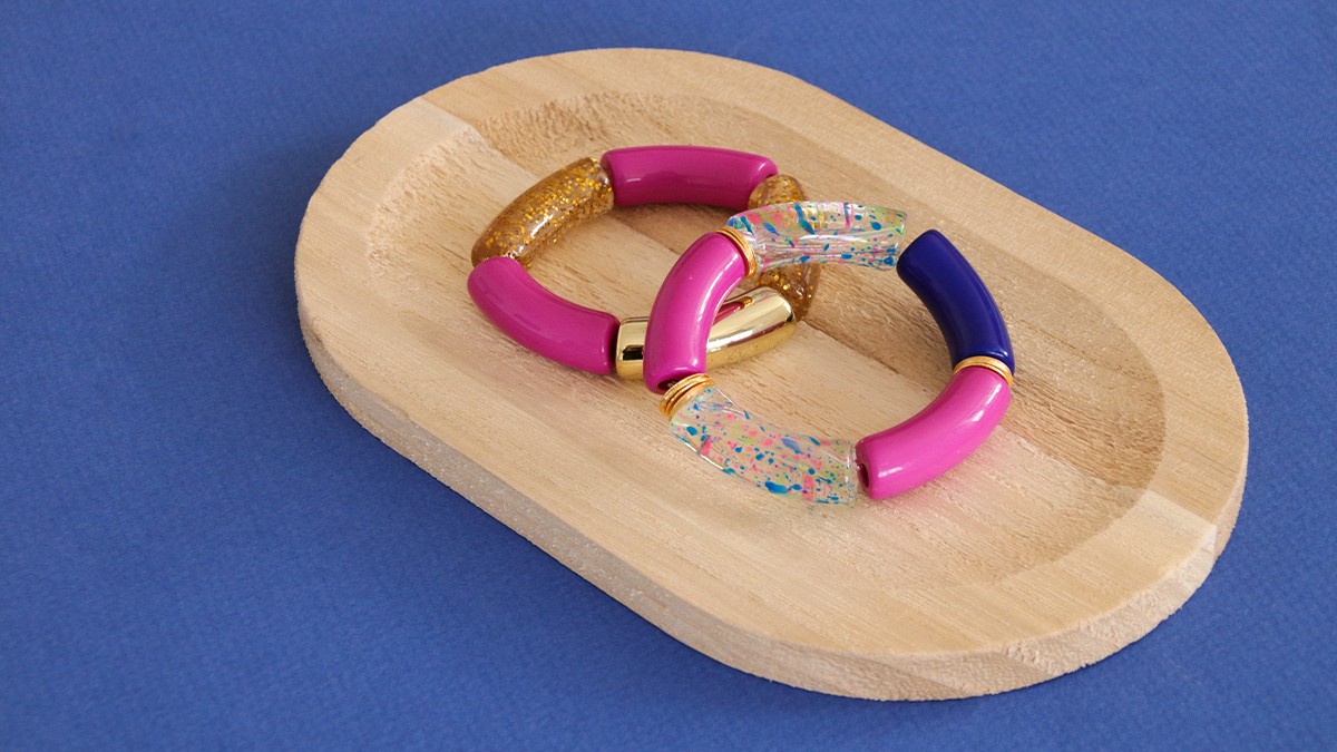 Bracelet élastique avec perles tubes pailletés et colorés