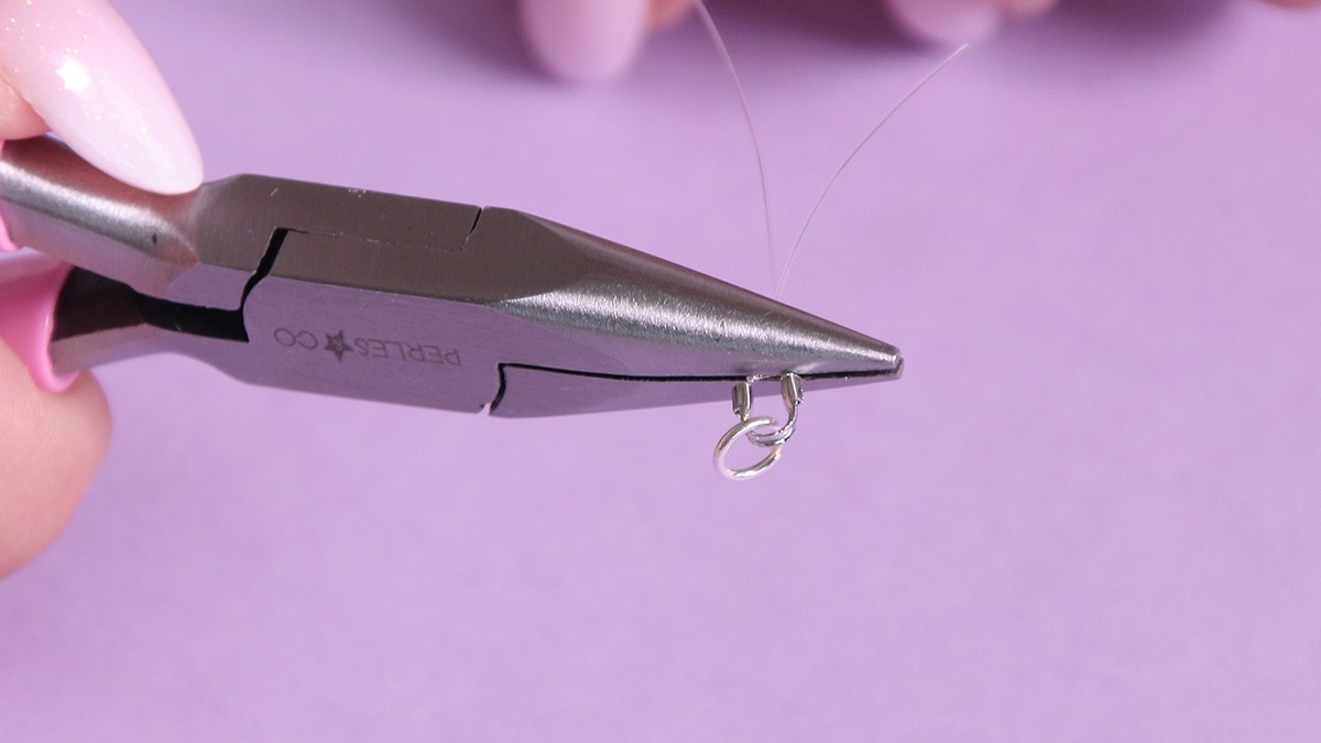 Collier en perles toupies et fermoir mousqueton argenté